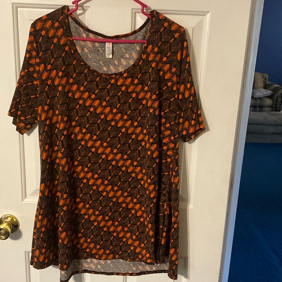 LuLaRoe | Tops | Lularoe Coral Black Printed Classic T Short Sleeve Xl ...